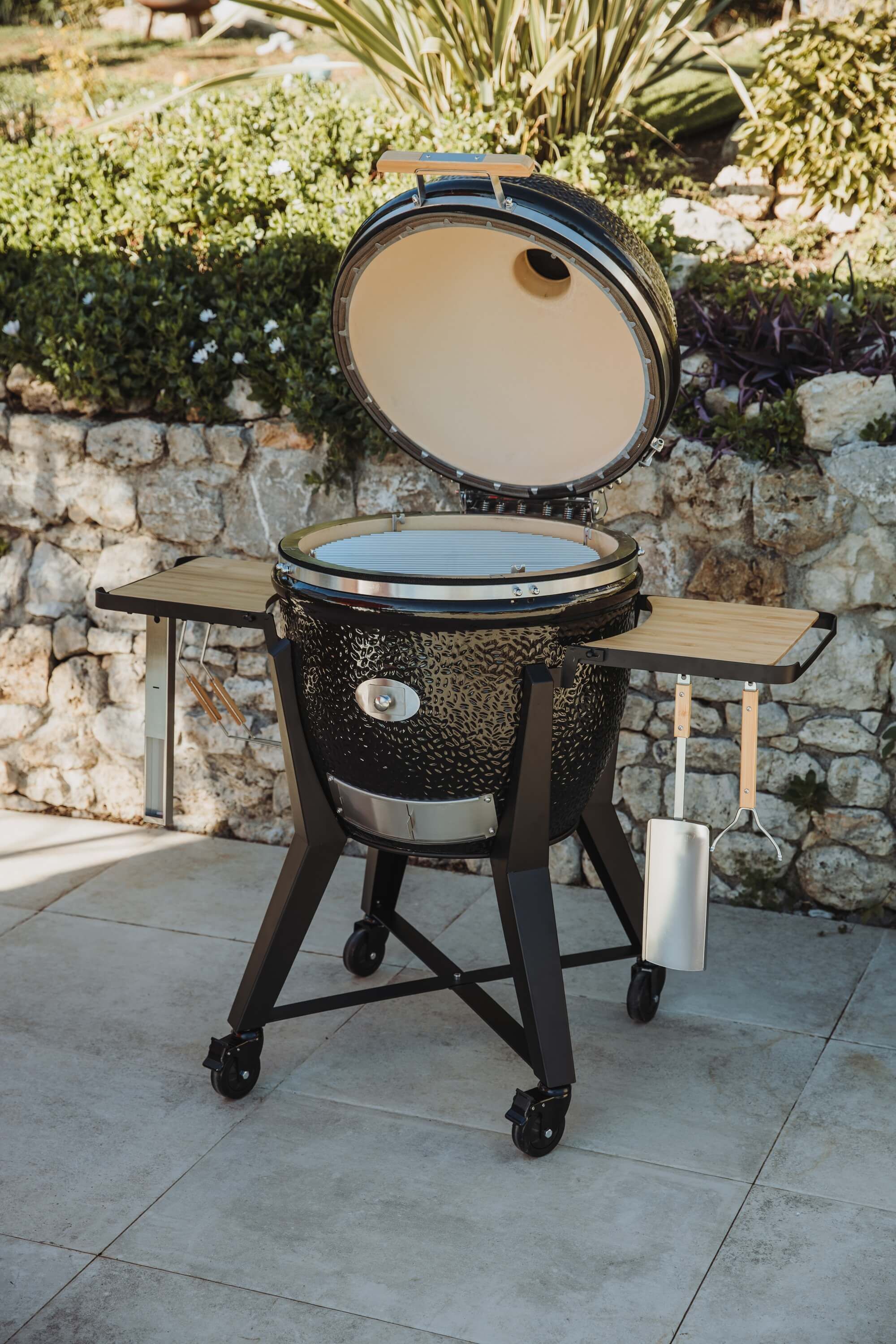 Monolith TWO.55 inkl. Gestell und Seitentischen | Keramikgrill